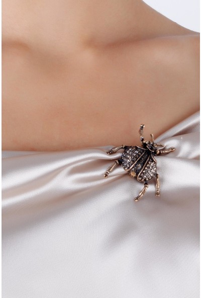Madame Concept Özel Tasarım Uğur Böceği Figürlü Zirkon Taşlı Bronz Otantik Broş Madame Concept Özel Tasarım Uğur Böceği Figürlü Zirkon Taşlı Bronz Otantik Broş