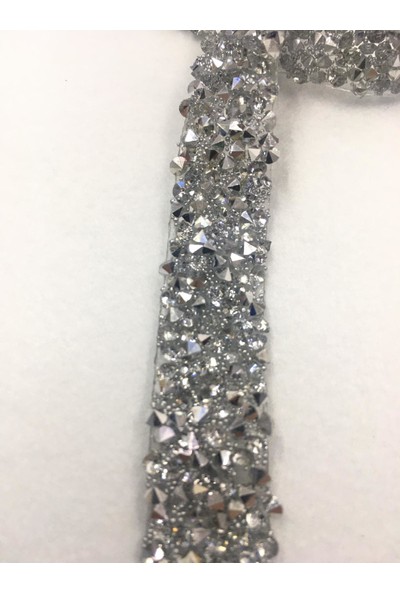 Karan Tuhafiye Ütü ile Yapışan Taş Şerit 2 Metre Karan Tuhafiye Ütü ile Yapışan Taş Şerit 2 Metre