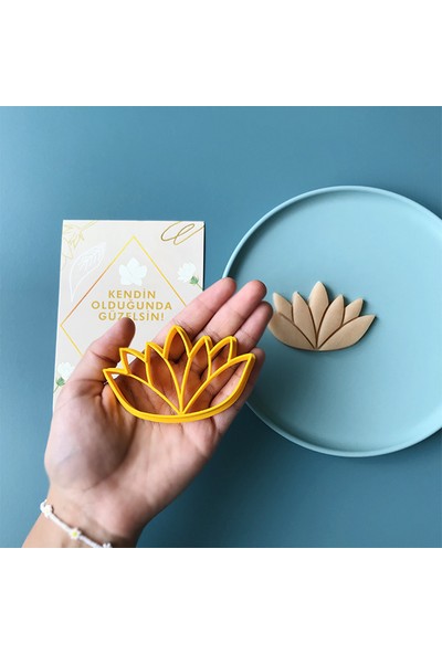 Cestopieno Lotus Kurabiye Kalıbı ve 'kendin Olduğunda Güzelsin' Motto Kartı