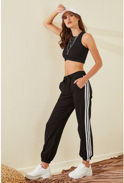 Hermoni Yanı Şeritli Cepli Eşofman Altı Jogger Unisex Model Hermoni Yanı Şeritli Cepli Eşofman Altı Jogger Unisex Model