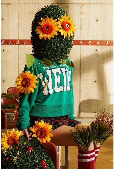 DeFacto Slogan Baskılı Kapüşonlu Oversize Fit Crop Sweatshirt V4544Az21Au DeFacto Slogan Baskılı Kapüşonlu Oversize Fit Crop Sweatshirt V4544Az21Au
