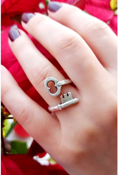 Fildişi Aksesuar Antik Gümüş Kaplama Kalp Anahtarı Şekilli El Yapımı Ayarlanabilir Yüzük Fildişi Aksesuar Antik Gümüş Kaplama Kalp Anahtarı Şekilli El Yapımı Ayarlanabilir Yüzük