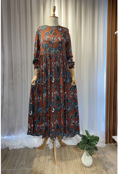 Nevra Çiçek Basmalı Elbise Nevra Çiçek Basmalı Elbise