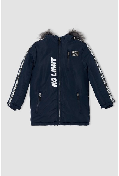 DeFacto Erkek Çocuk Regular Fit Yazı Baskılı Çıkarılabilir Peluş Astarlı Kapüşonlu Parka U5541A621WN DeFacto Erkek Çocuk Regular Fit Yazı Baskılı Çıkarılabilir Peluş Astarlı Kapüşonlu Parka U5541A621WN