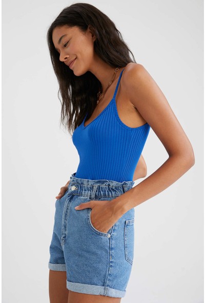 DeFacto Coool İp Askılı V Yaka Kaşkorse Crop Atlet W0086AZ21HS DeFacto Coool İp Askılı V Yaka Kaşkorse Crop Atlet W0086AZ21HS