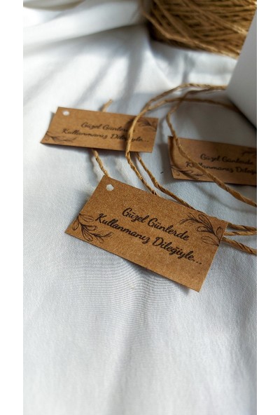 Çikoleyt Design Kraft Güzel Günlerde Kullanmanız Dileğiyle Etiket - Delikli (3x5,5cm) 50 Adet Çikoleyt Design Kraft Güzel Günlerde Kullanmanız Dileğiyle Etiket - Delikli (3x5,5cm) 50 Adet