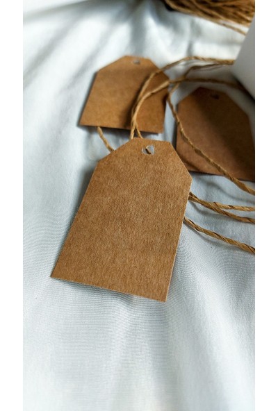 Çikoleyt Design Kraft Not Kartı - Kalp Delikli (4*6,5cm) 50 Adet Çikoleyt Design Kraft Not Kartı - Kalp Delikli (4*6,5cm) 50 Adet
