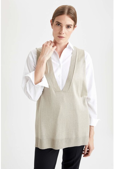 DeFacto V Yaka Oversize Fit Yırtmaç Detaylı Triko Süveter U8120AZ21WN DeFacto V Yaka Oversize Fit Yırtmaç Detaylı Triko Süveter U8120AZ21WN