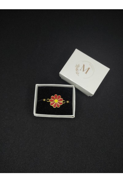 Morey Siyah İpli Makrome Örgülü El Yapımı Kırmızı Papatya Çiçeği Bileklik Morey Siyah İpli Makrome Örgülü El Yapımı Kırmızı Papatya Çiçeği Bileklik