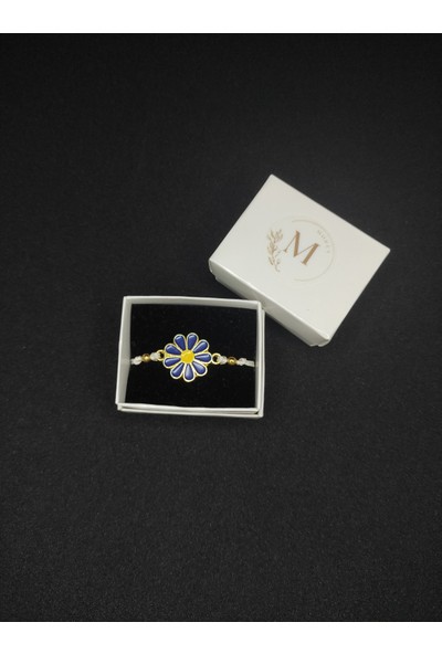 Morey Beyaz İpli Makrome Örgülü El Yapımı Lacivert Papatya Çiçeği Bileklik Morey Beyaz İpli Makrome Örgülü El Yapımı Lacivert Papatya Çiçeği Bileklik