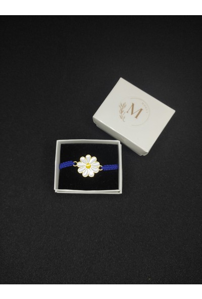 Morey Mavi İpli Makrome Örgülü El Yapımı Papatya Çiçeği Bileklik Morey Mavi İpli Makrome Örgülü El Yapımı Papatya Çiçeği Bileklik