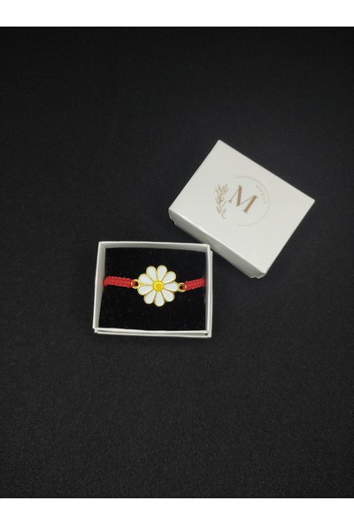 Morey Kırmızı İpli Makrome Örgülü El Yapımı Papatya Çiçeği Bileklik Morey Kırmızı İpli Makrome Örgülü El Yapımı Papatya Çiçeği Bileklik