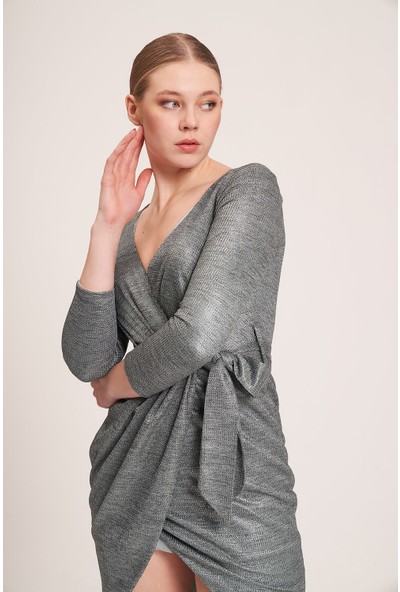 La Vita E Bella Yeşil Sim Kumaşlı Bornoz Etek Fiyonk Detaylı Kısa Abiye 3154 La Vita E Bella Yeşil Sim Kumaşlı Bornoz Etek Fiyonk Detaylı Kısa Abiye 3154