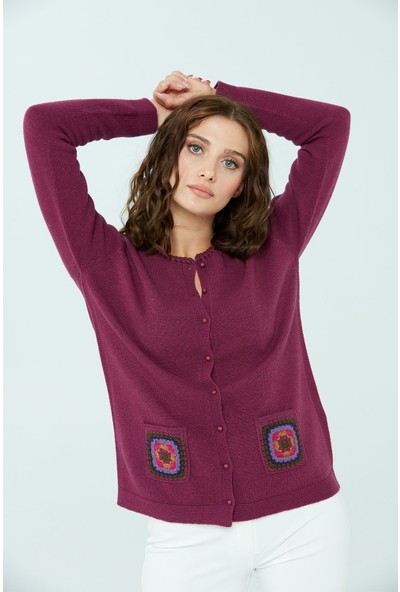Desen Triko Kadın Cebi ve Yakası Tığ Işlemeli Yün Hırka Mürdüm Desen Triko Kadın Cebi ve Yakası Tığ Işlemeli Yün Hırka Mürdüm