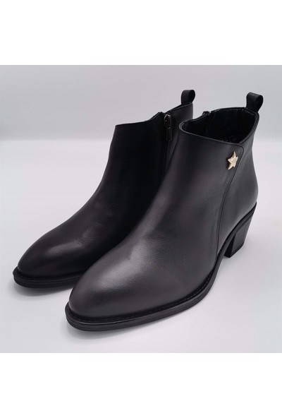 Cassido Shoes Deri Yıldız Detaylı Fermuarlı Siyah Kısa Bot