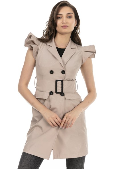 Disentis Modest Mono Yaka Kruvaze Kapamalı Kolu Fırfırlı Kapaklı Fileto Cepli Kuşaklı Astarlı Bej Yelek Disentis Modest Mono Yaka Kruvaze Kapamalı Kolu Fırfırlı Kapaklı Fileto Cepli Kuşaklı Astarlı Bej Yelek
