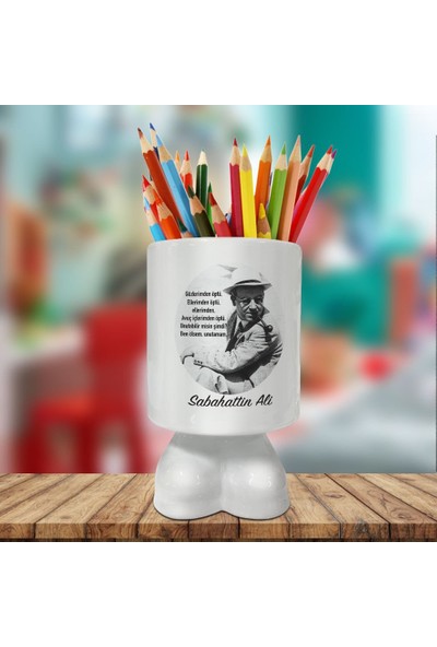 Asilmeydan Sabahattin Ali Şiiri Baskılı Ayaklı Seramik KALEMLIK-AK126 Asilmeydan Sabahattin Ali Şiiri Baskılı Ayaklı Seramik KALEMLIK-AK126