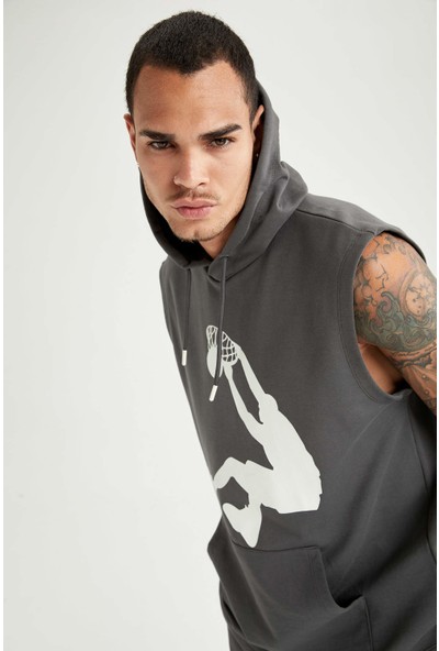 DeFacto Shaquille O'Neal Lisanslı Standart Fit Kapüşonlu Kanguru Cepli Kolsuz Tişört V2874Az21Au DeFacto Shaquille O'Neal Lisanslı Standart Fit Kapüşonlu Kanguru Cepli Kolsuz Tişört V2874Az21Au