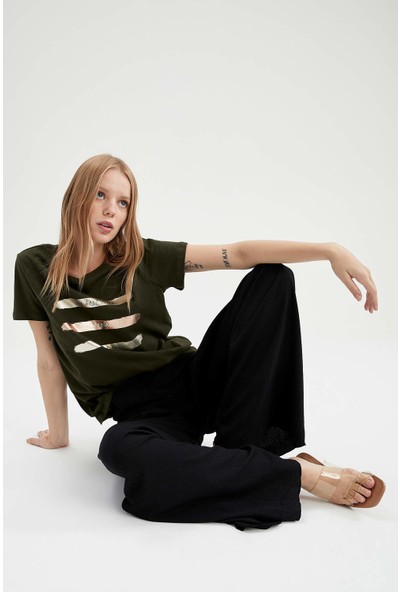 DeFacto Regular Fit Varak Baskılı Kısa Kollu Tişört W2899AZ21HS DeFacto Regular Fit Varak Baskılı Kısa Kollu Tişört W2899AZ21HS