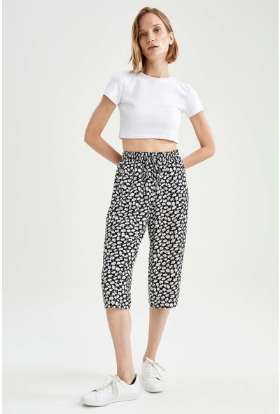 DeFacto Çiçek Desenli Beli Lastikli Relax Fit Kapri W2753AZ21HS DeFacto Çiçek Desenli Beli Lastikli Relax Fit Kapri W2753AZ21HS
