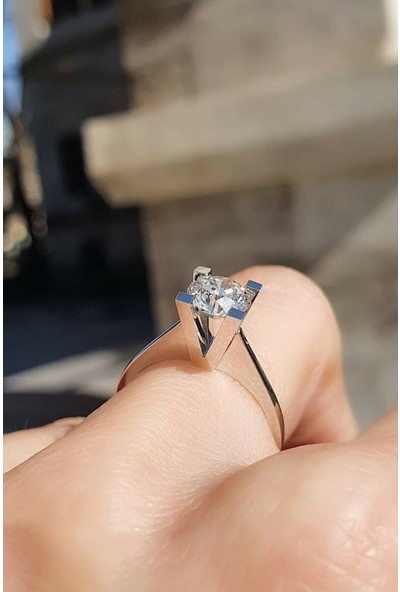 Crystal Diamond Zirconia 1 Carat V Model Tektaş Yüzük Crystal Diamond Zirconia 1 Carat V Model Tektaş Yüzük