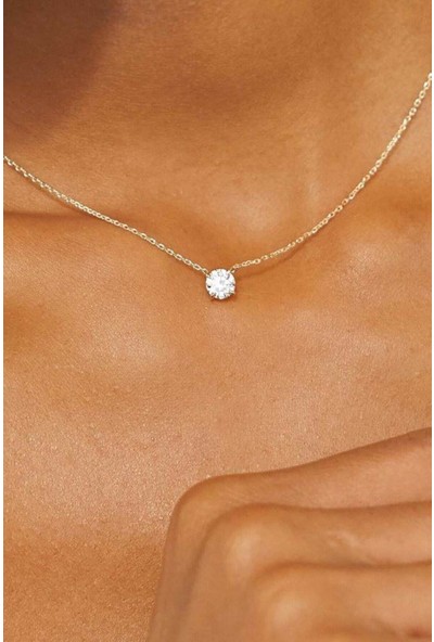 Kadın Sarı Işıklı Kutuda 0.75 Karat Tektaş Kolye