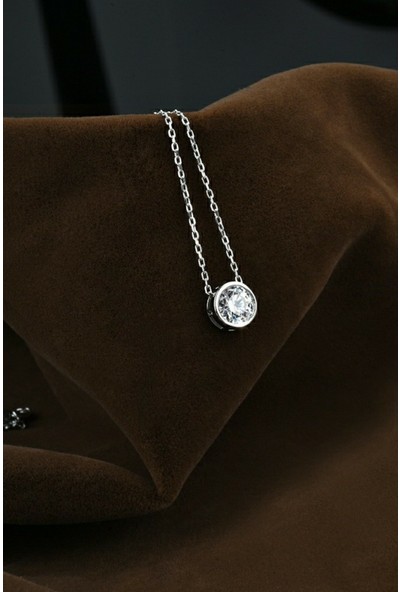 Crystal Diamond Zirconia Labaratuvar Pırlantası 0.50 Carat Tektaş Kolye Crystal Diamond Zirconia Labaratuvar Pırlantası 0.50 Carat Tektaş Kolye