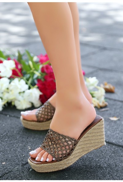 İca Shoes Rien Kahverengi Örgülü Dolgu Topuk Terlik
