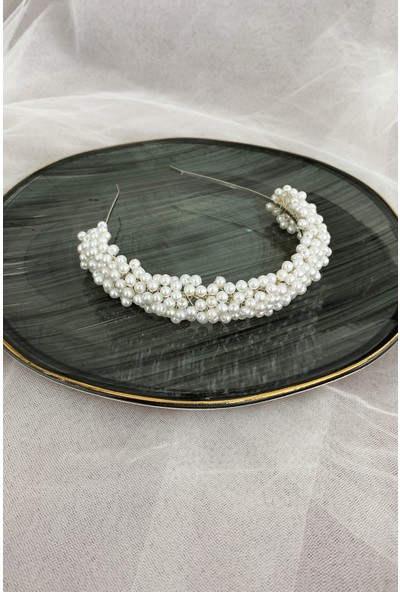 Simge Aksesuar El Yapımı Kristal Taşlı Gelin Tacı ve Saç Aksesuarı Simge Aksesuar El Yapımı Kristal Taşlı Gelin Tacı ve Saç Aksesuarı