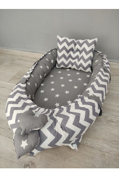 Babynest Dünyası Gri Yıldız Desen ve Gri Zikzak Desen Kombin Orijinal Babynest, ve Yastığı Babynest Dünyası Gri Yıldız Desen ve Gri Zikzak Desen Kombin Orijinal Babynest, ve Yastığı