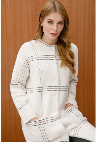 Desen Triko Kadın Kareli Cepli Uzun Kaban Bej