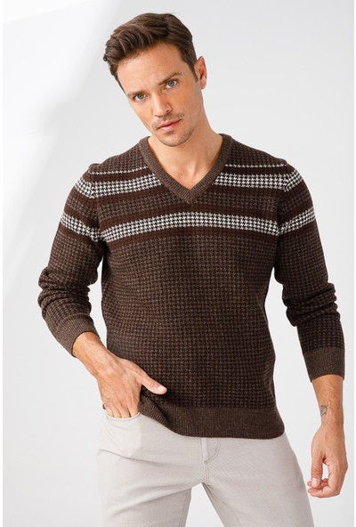 Desen Triko Erkek Kaz Ayağı Desenli V Yakalı Kazak Koyu Kahve Desen Triko Erkek Kaz Ayağı Desenli V Yakalı Kazak Koyu Kahve