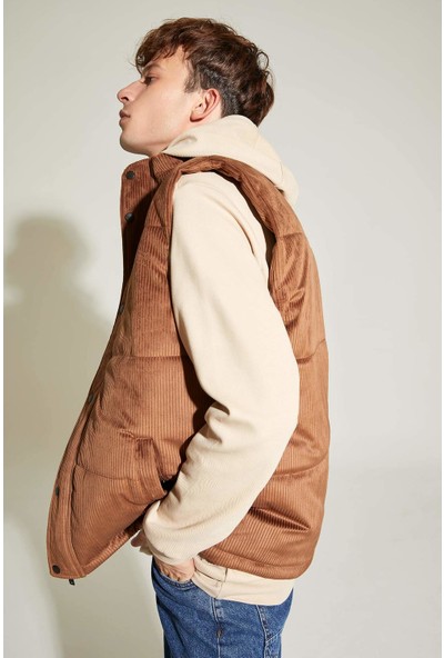 DeFacto Regular Fit Dik Yaka Kadife Şişme Yelek U9129AZ21WN