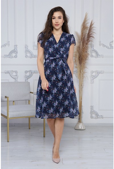 Apsen Kadın Bağlama Detaylı Kruvaze Yaka Midi Boy Çiçekli Şifon Elbise 4300/110 Apsen Kadın Bağlama Detaylı Kruvaze Yaka Midi Boy Çiçekli Şifon Elbise 4300/110