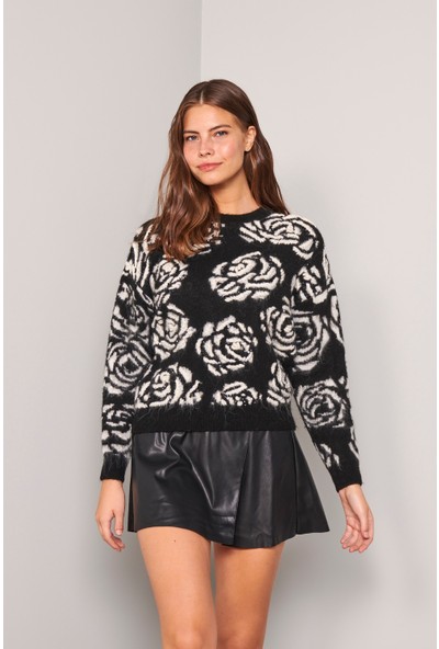 Siyah-Bej Boncuk Işlemeli Kazak