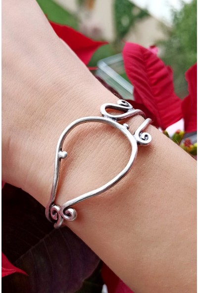 Fildişi Aksesuar Antik Gümüş Kaplama Motif Şekilli El Yapımı Ayarlanabilir Bileklik Fildişi Aksesuar Antik Gümüş Kaplama Motif Şekilli El Yapımı Ayarlanabilir Bileklik