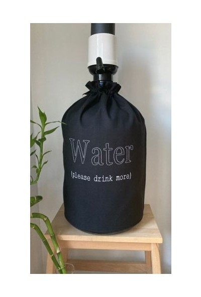 Atölye No 35 Essentials Siyah Büzgülü Damacana Kılıfı Atölye No 35 Essentials Siyah Büzgülü Damacana Kılıfı