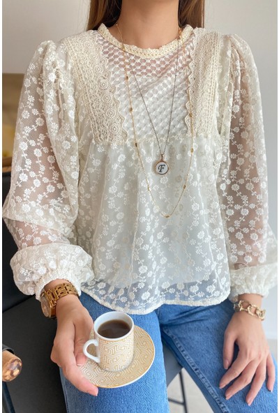 Furkan Exclusive Kadın Bisiklet Yaka Çiçek Işlemeli Transparan Kollu Astarlı Dantel Bluz Furkan Exclusive Kadın Bisiklet Yaka Çiçek Işlemeli Transparan Kollu Astarlı Dantel Bluz