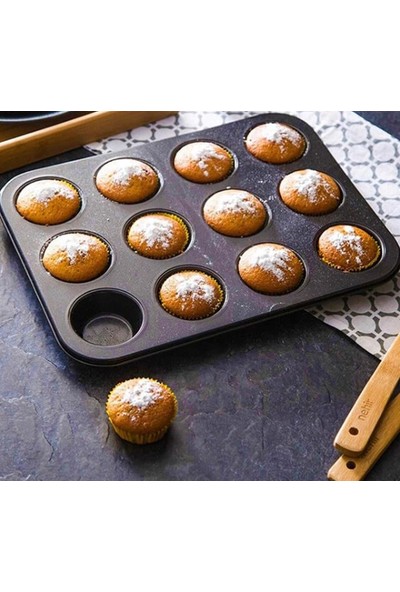 Elimin Ucunda 12'li Muffin Kalıbı Elimin Ucunda 12'li Muffin Kalıbı