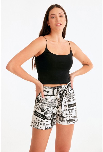 FullaModa Kuşaklı Gazete Baskılı Fitilli Şort FullaModa Kuşaklı Gazete Baskılı Fitilli Şort