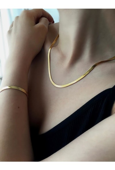 Kadınca Moda Gold Renk Vip Çelik Italyan Zincir Kolye ve Bileklik Set Kadınca Moda Gold Renk Vip Çelik Italyan Zincir Kolye ve Bileklik Set