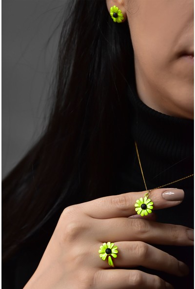 Kadın Altın Kaplama Fosforlu Papatya 3'lü 925 Ayar Gümüş Set Kadın Altın Kaplama Fosforlu Papatya 3'lü 925 Ayar Gümüş Set
