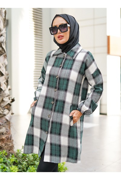 Por La Cara Yandan Çift Cepli ve Boydan Düğmeli Oduncu Ekose Gömlek Uzun Tunik - Zümrüt - Por La Cara Por La Cara Yandan Çift Cepli ve Boydan Düğmeli Oduncu Ekose Gömlek Uzun Tunik - Zümrüt - Por La Cara