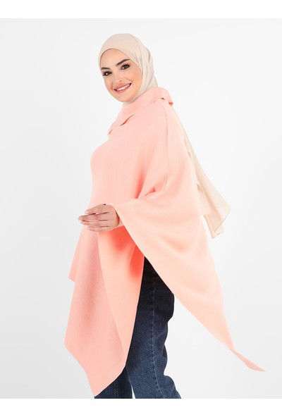 Tavin Yaka Detaylı Asimetrik Düğmeli Triko Panço - Pudra - Tavin Tavin Yaka Detaylı Asimetrik Düğmeli Triko Panço - Pudra - Tavin