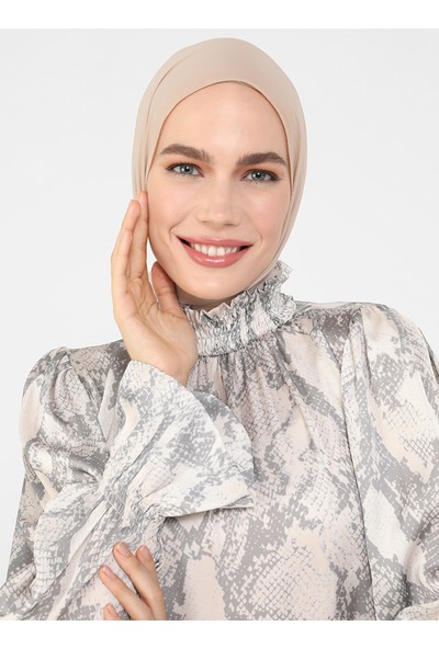 Refka Yaka ve Kol Uçları Gipe Detaylı Desenli Saten Bluz - Vizon - Refka Woman