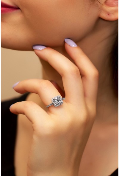 By Barun Yuvarlak Baget Taşlı Pırlanta Modelli Gümüş Yüzük By Barun Yuvarlak Baget Taşlı Pırlanta Modelli Gümüş Yüzük