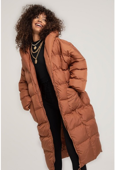 Açelya Okcu Uzun Kapüşonlu Şişme Mont