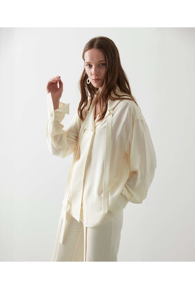 İpekyol Bağlama Detaylı Gömlek