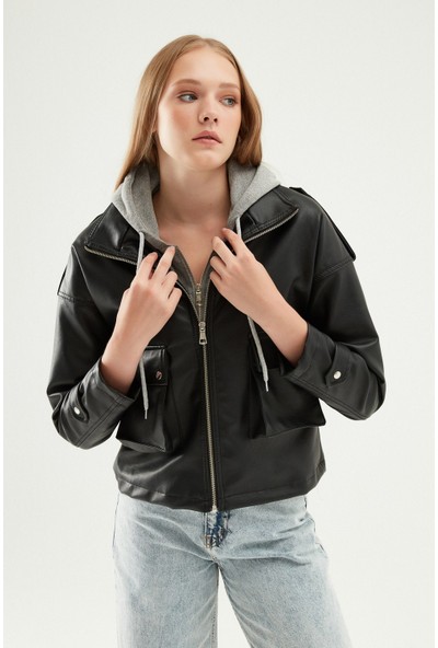 Quzu Kapüşonlu Deri Ceket Siyah Quzu Kapüşonlu Deri Ceket Siyah