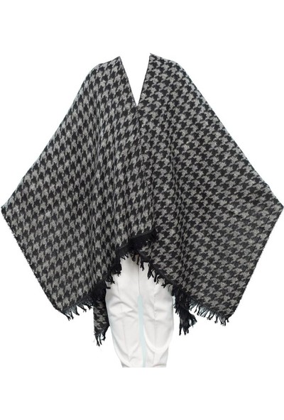 Sanalbolluk Gri ve Siyah Desenli Püsküllü Panço Sanalbolluk Gri ve Siyah Desenli Püsküllü Panço
